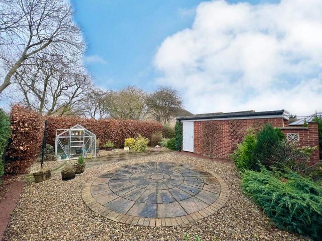 3 bedroom semi detached bungalow to rent