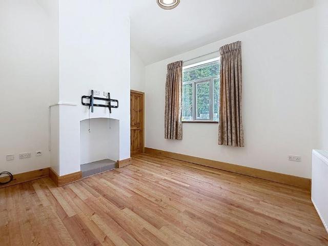 3 bedroom semi detached bungalow to rent