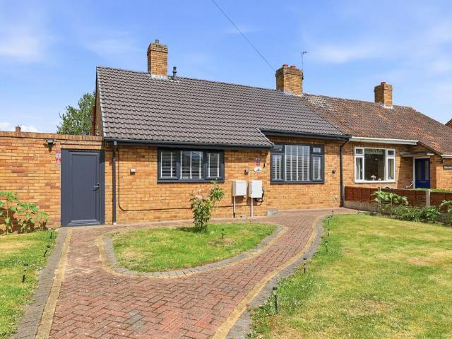 3 bedroom semi detached bungalow to rent