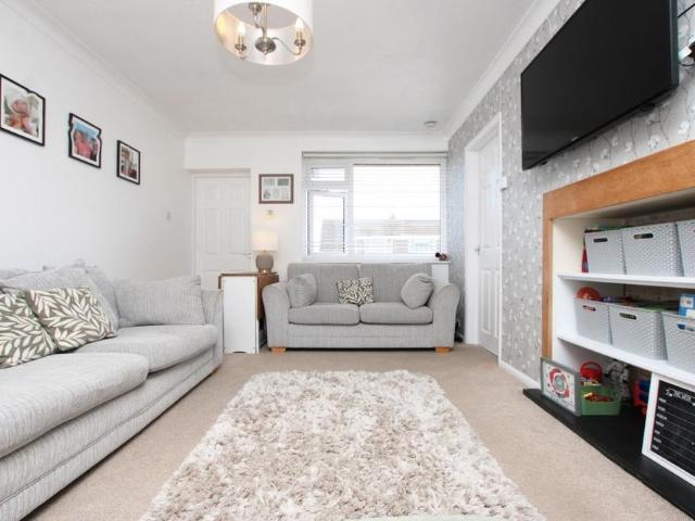 3 bedroom semi detached bungalow to rent