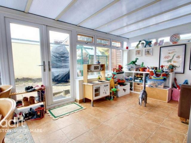 3 bedroom semi detached bungalow to rent
