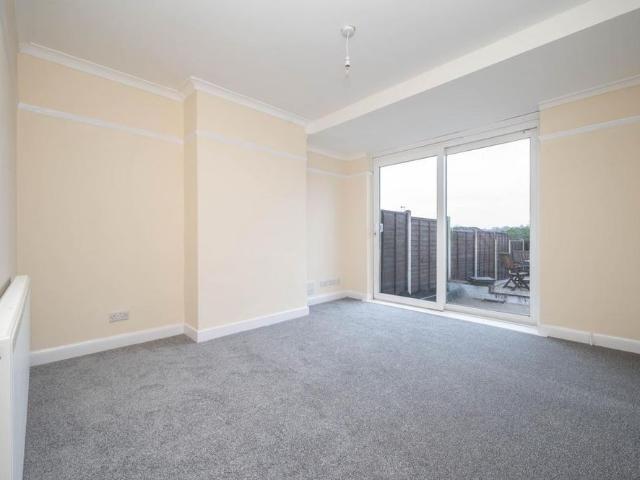3 bedroom semi detached bungalow to rent
