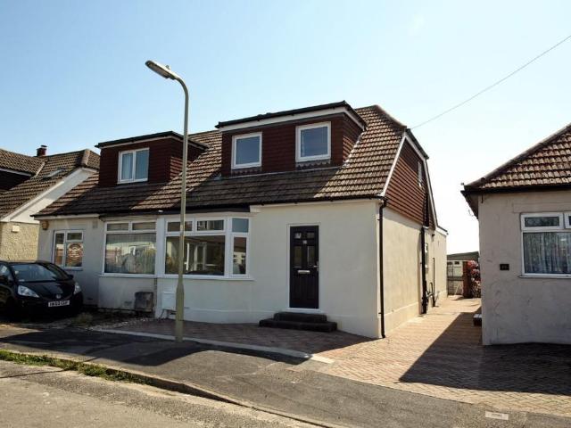 3 bedroom semi detached bungalow to rent