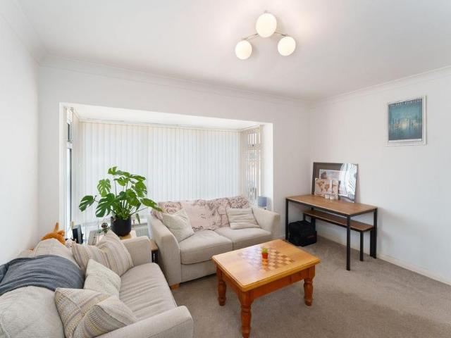3 bedroom semi detached bungalow to rent