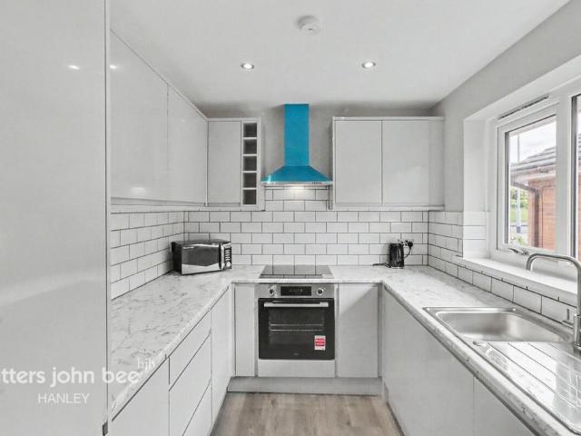 3 bedroom semi detached bungalow to rent