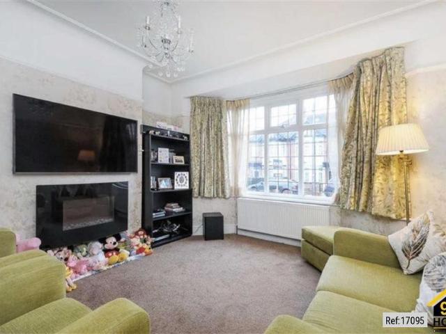 3 bedroom semi detached bungalow to rent