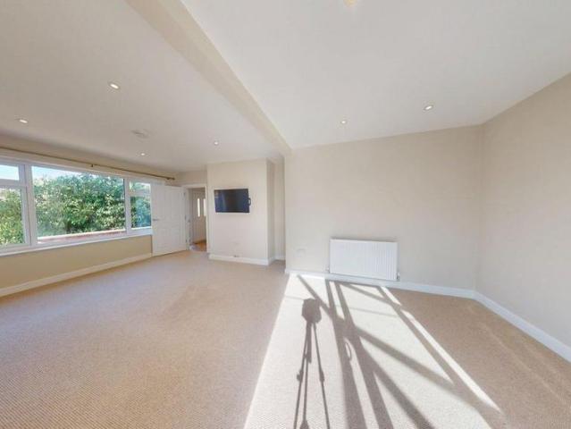 3 bedroom semi detached bungalow to rent
