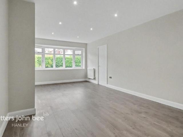 3 bedroom semi detached bungalow to rent