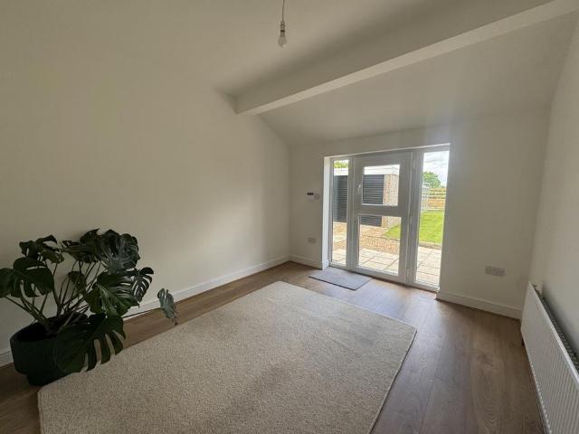 3 bedroom semi detached bungalow to rent