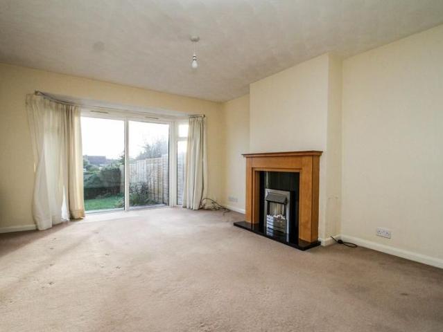 3 bedroom semi detached bungalow to rent