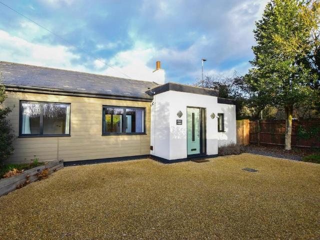 3 bedroom semi detached bungalow to rent