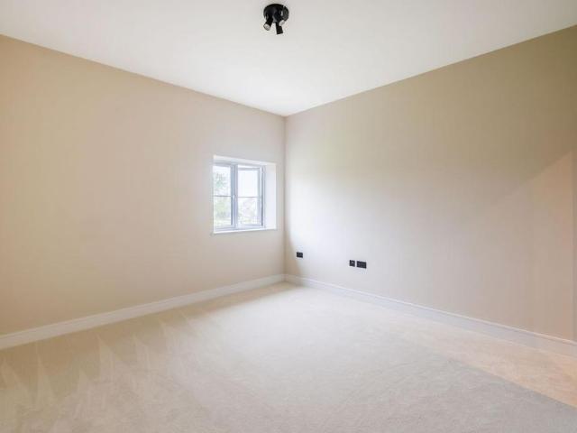 3 bedroom semi detached bungalow to rent