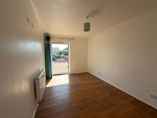 3 bedroom semi detached bungalow to rent
