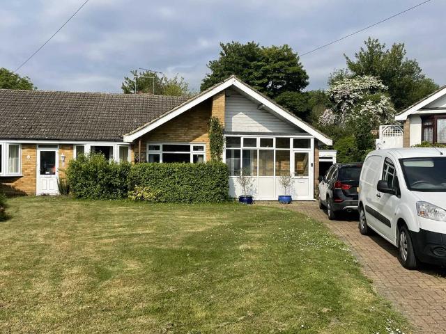 3 bedroom semi detached bungalow to rent