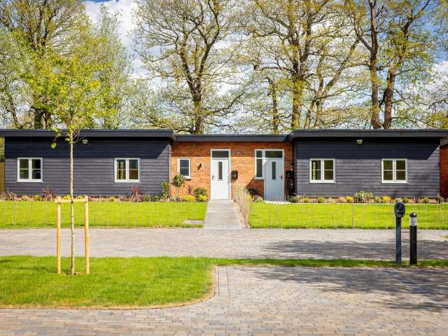 3 bedroom semi detached bungalow to rent