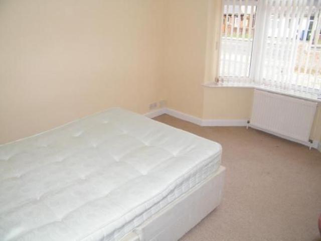 3 bedroom semi detached bungalow to rent