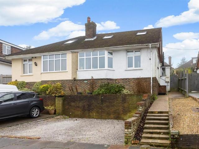 3 bedroom semi detached bungalow to rent