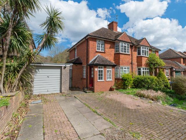 3 bedroom semi detached bungalow to rent