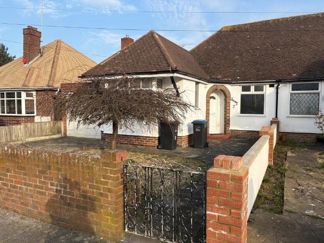 3 bedroom semi detached bungalow to rent