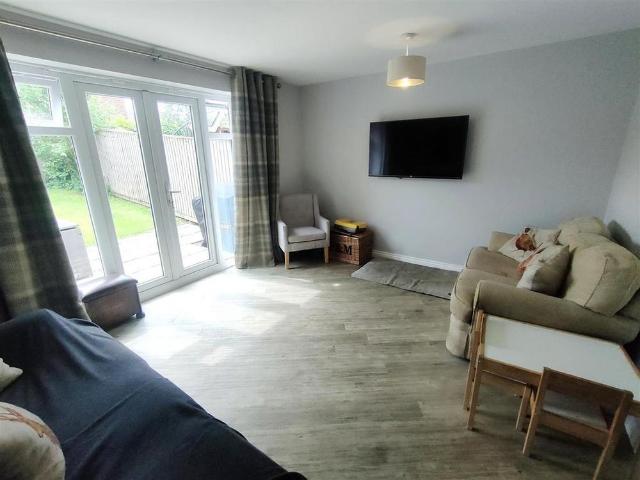 3 bedroom semi detached bungalow to rent