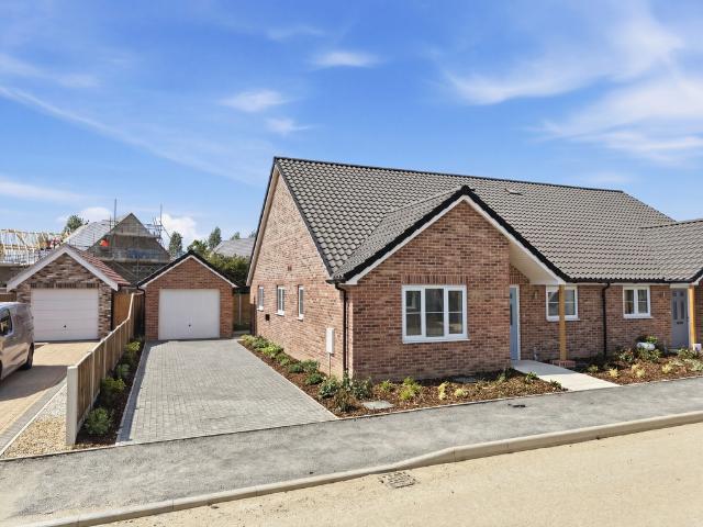 3 bedroom semi detached bungalow for sale