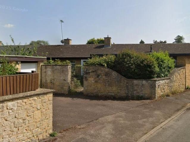 3 bedroom semi detached bungalow for sale
