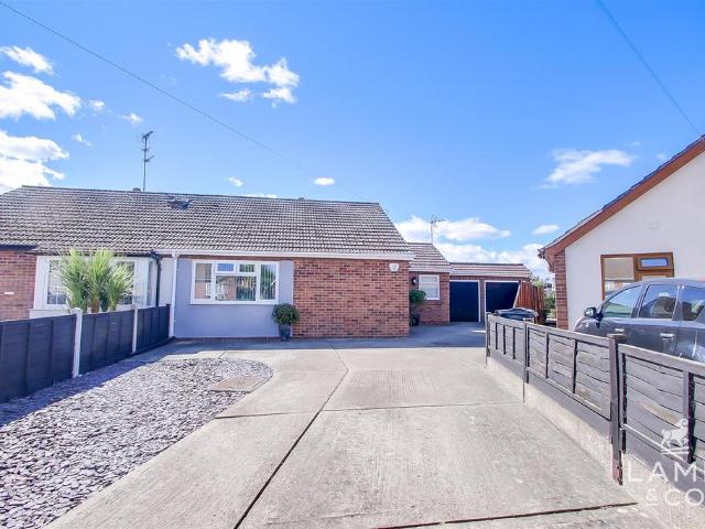 3 bedroom semi detached bungalow for sale