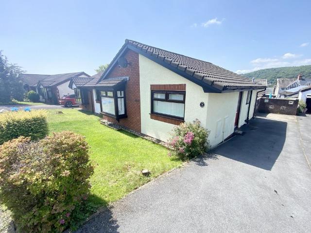 3 bedroom semi detached bungalow for sale