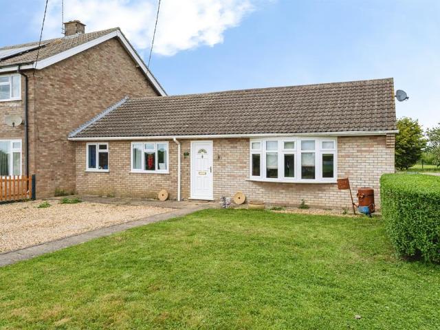 3 bedroom semi detached bungalow for sale