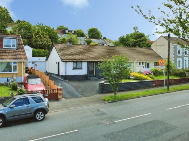 3 bedroom semi detached bungalow for sale