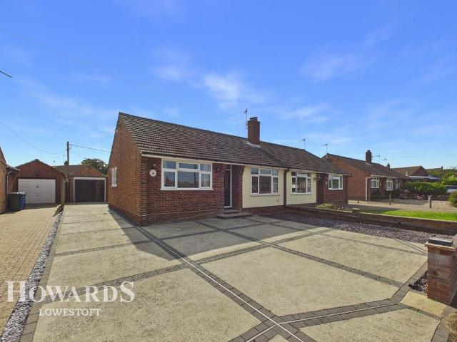 3 bedroom semi detached bungalow for sale