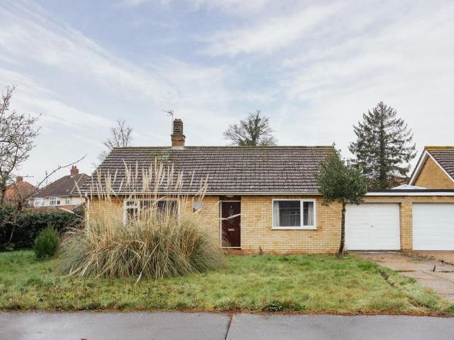 3 bedroom semi detached bungalow for sale