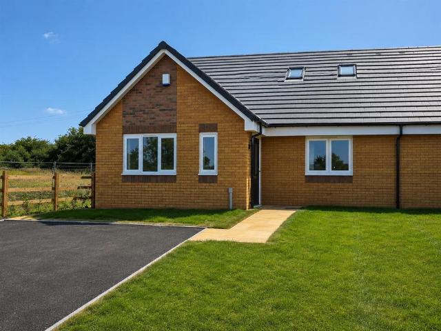 3 bedroom semi detached bungalow for sale