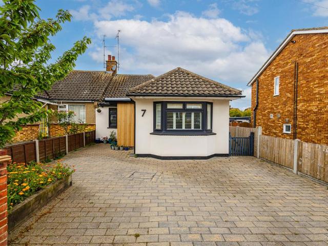 3 bedroom semi detached bungalow for sale