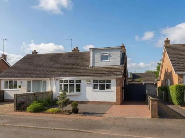 3 bedroom semi detached bungalow for sale
