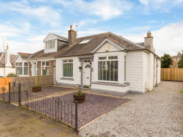 3 bedroom semi detached bungalow for sale