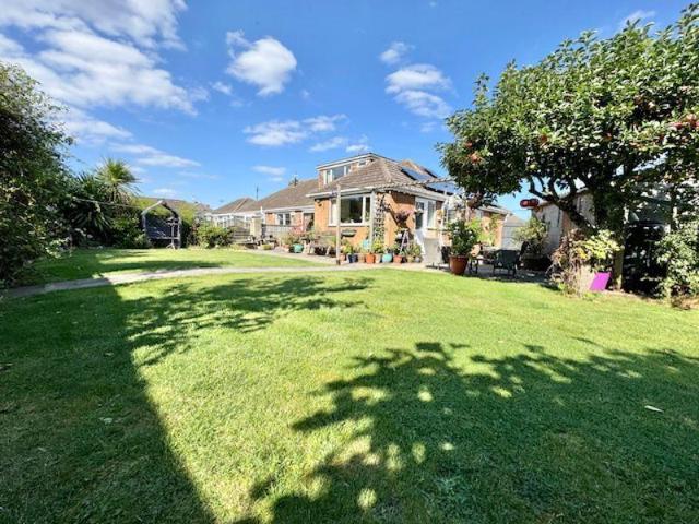 3 bedroom semi detached bungalow for sale