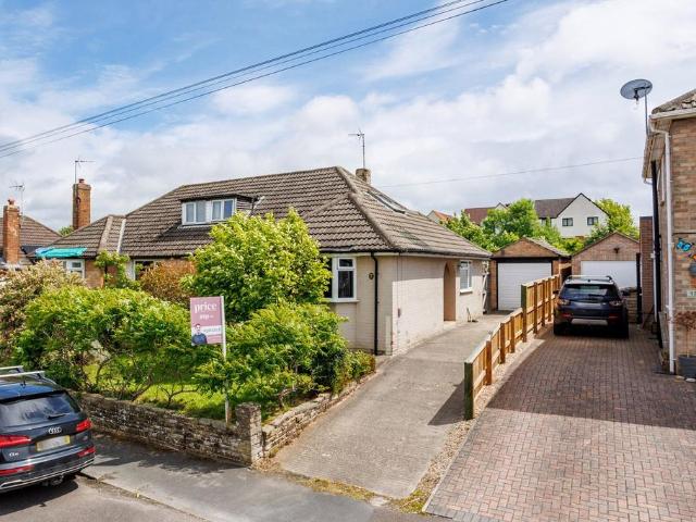 3 bedroom semi detached bungalow for sale