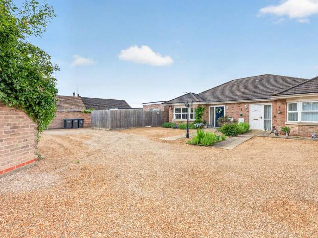 3 bedroom semi detached bungalow for sale