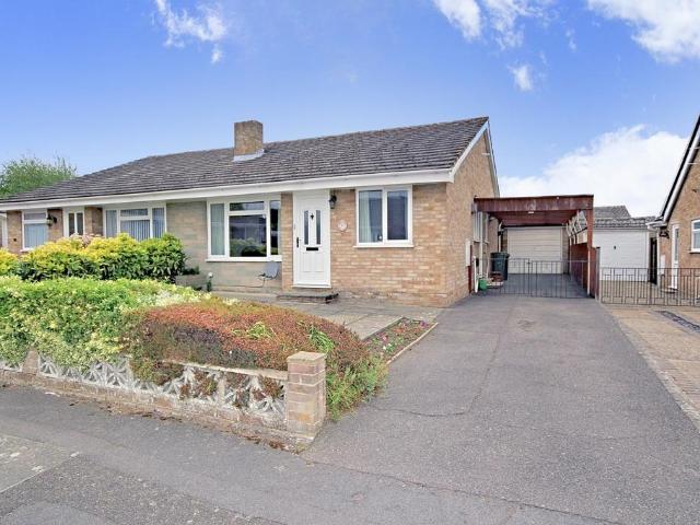3 bedroom semi detached bungalow for sale