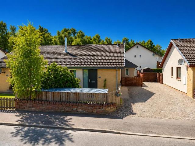 3 bedroom semi detached bungalow for sale