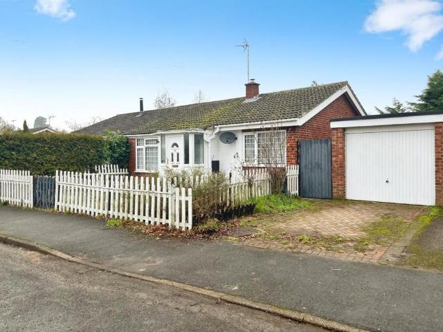 3 bedroom semi detached bungalow for sale