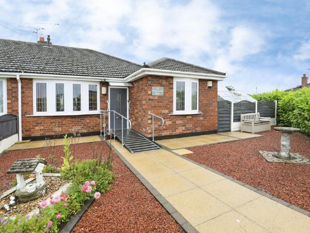 3 bedroom semi detached bungalow for sale