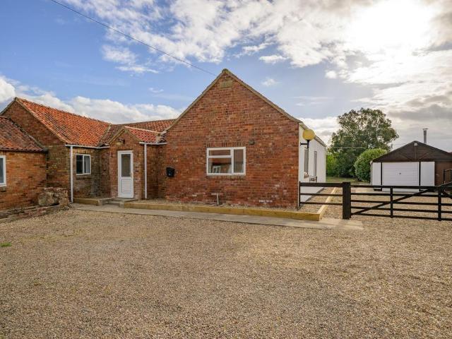 3 bedroom semi detached bungalow for sale