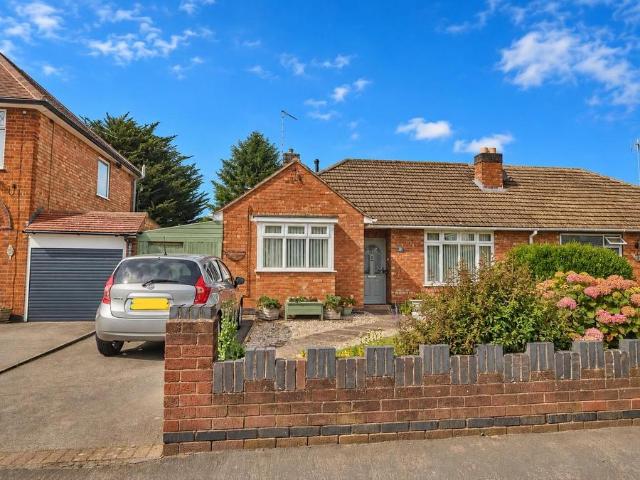 3 bedroom semi detached bungalow for sale