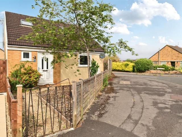 3 bedroom semi detached bungalow for sale
