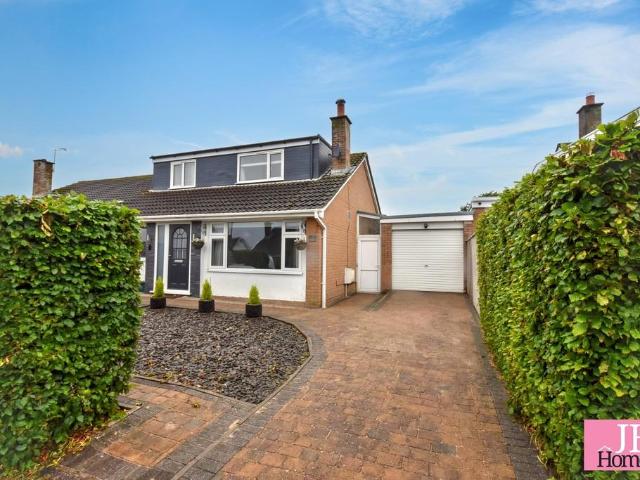 3 bedroom semi detached bungalow for sale