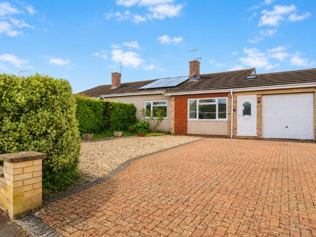 3 bedroom semi detached bungalow for sale