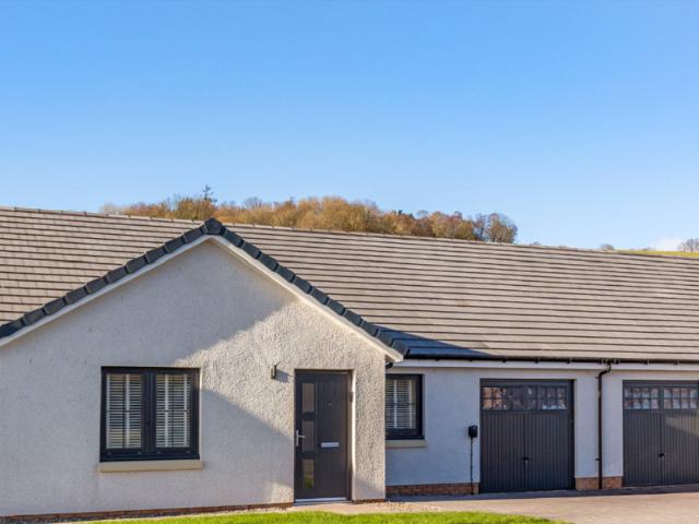 3 bedroom semi detached bungalow for sale