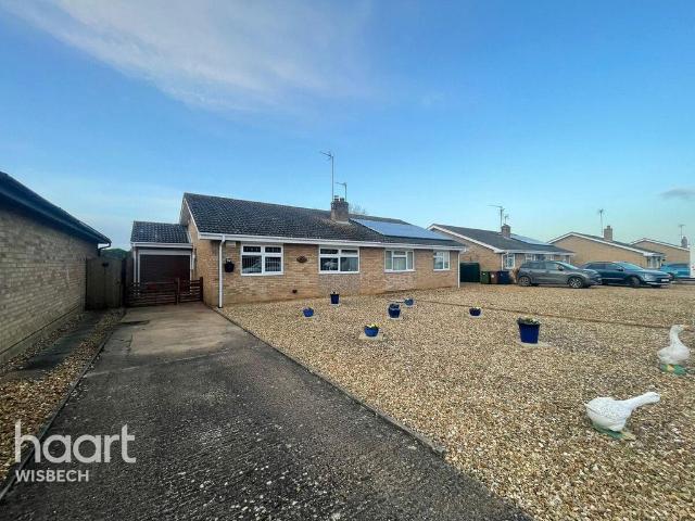 3 bedroom semi detached bungalow for sale